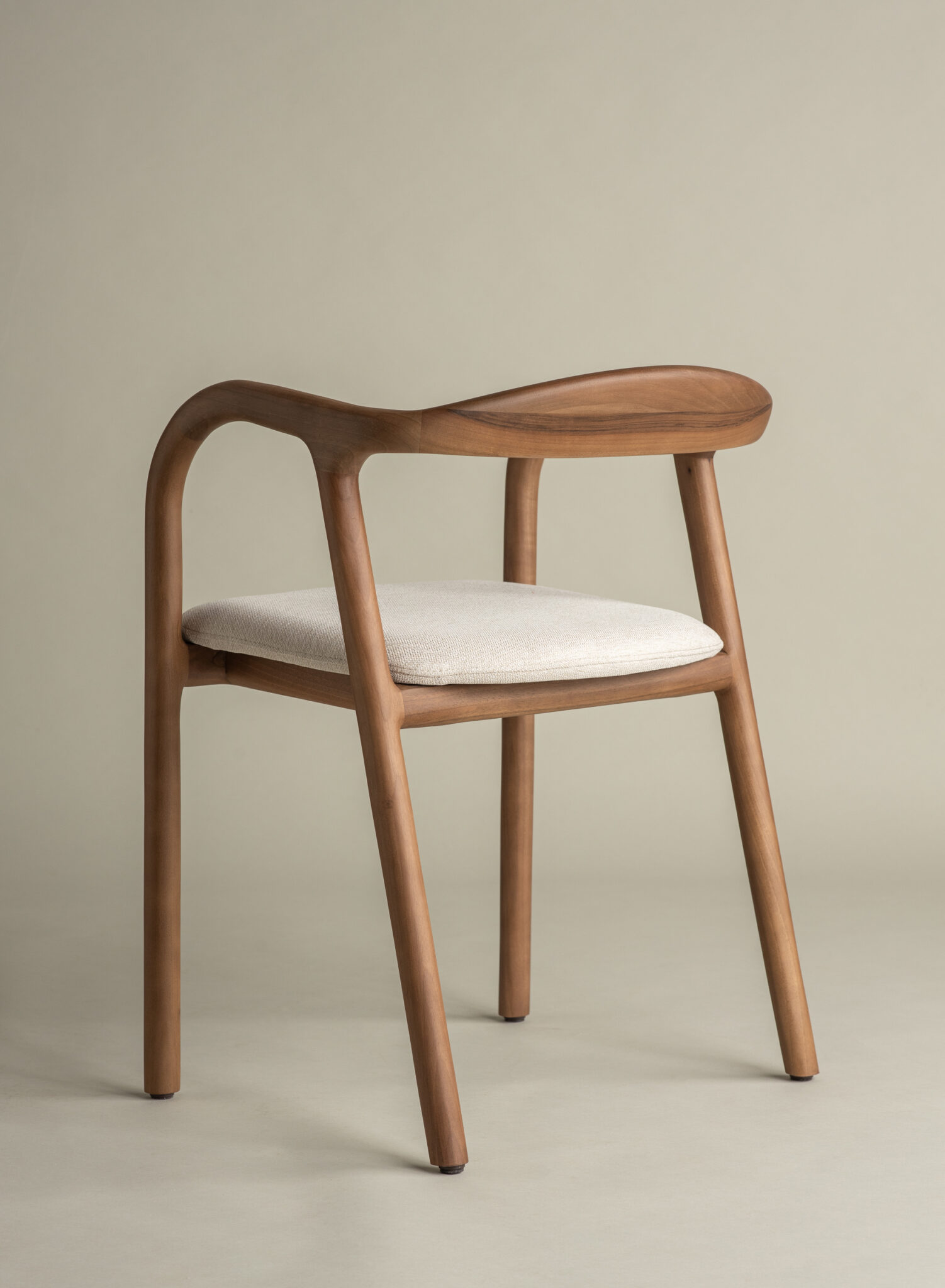 Mosso chair, skillfully crafted from solid wood by Charlie Pommier.