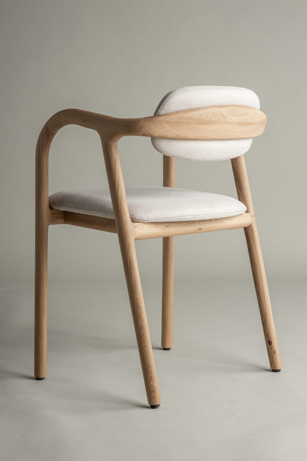 Mosso comfort chair, skillfully crafted from solid wood by Charlie Pommier.